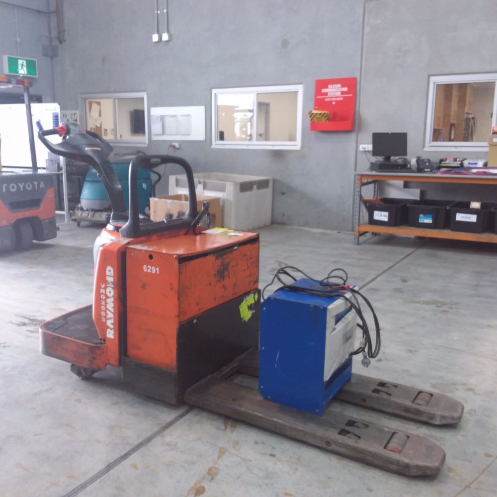 Raymond 8400 - Queensland Forklifts